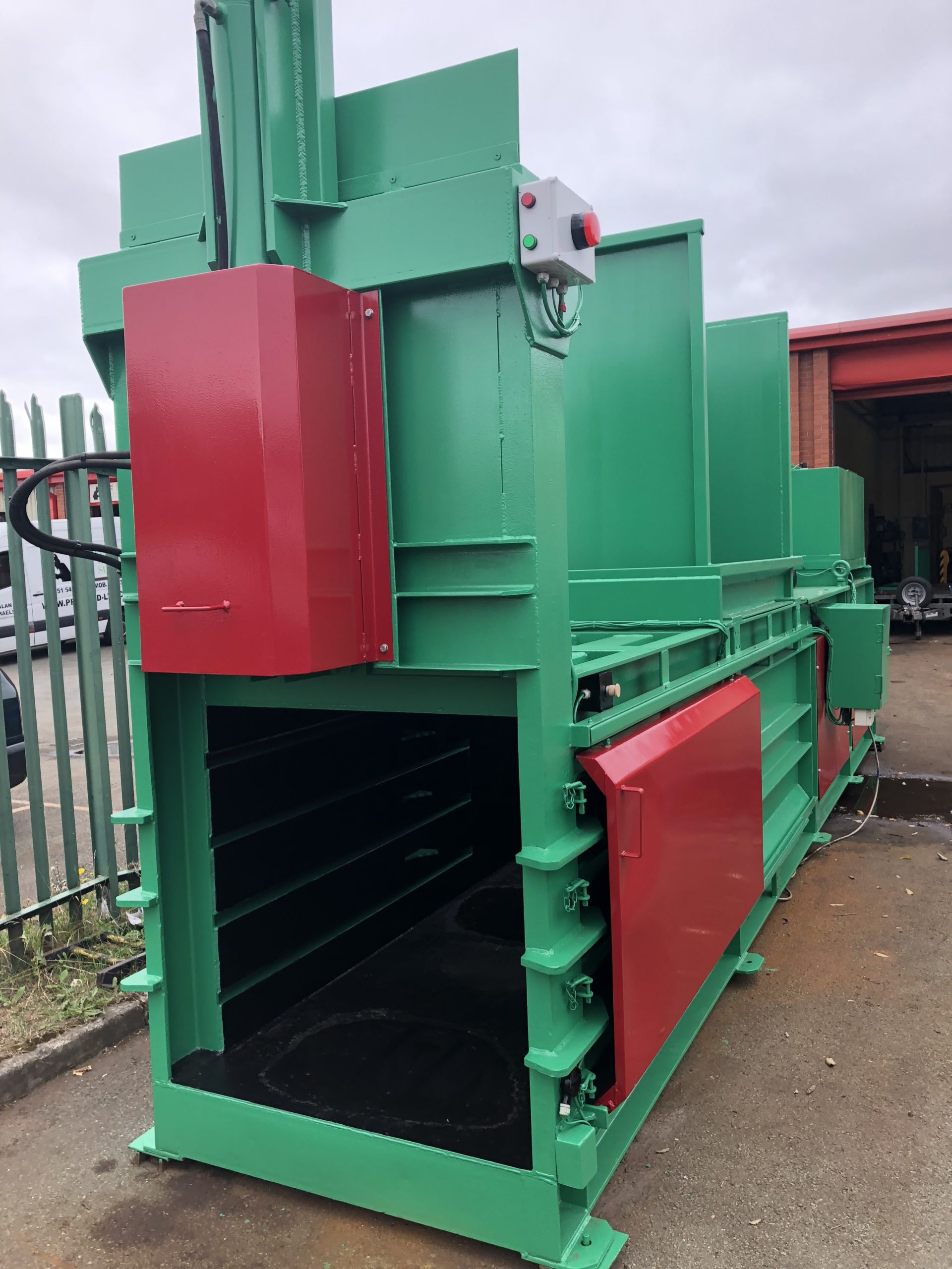 Semi-Automatic Horizontal Baler (500/600 kg Bales) - UK Waste & Recycling